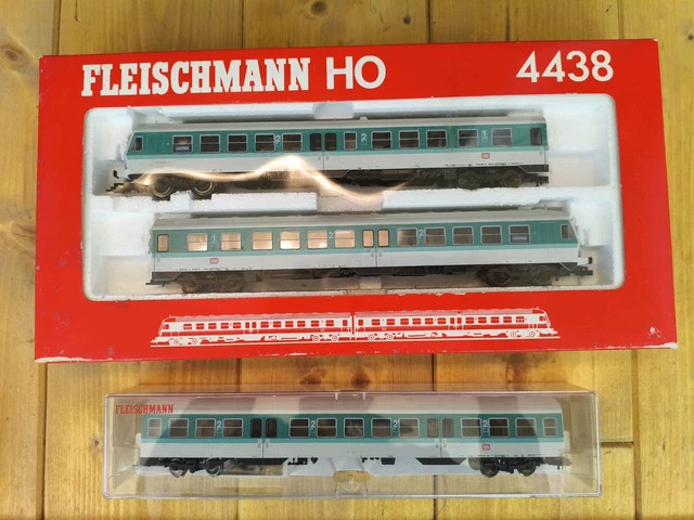 FLEISCHMANN H0 MODELLEISENBAHN 4438 Dieseltriebzug und 4439 Mittelwagon ...