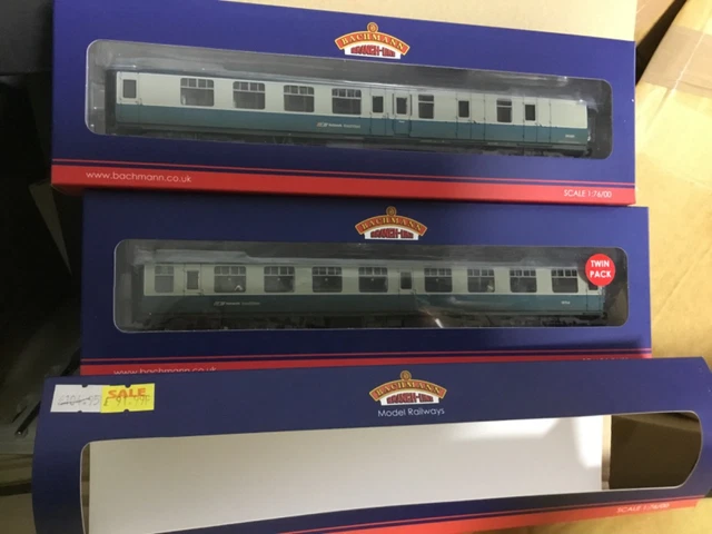 BACHMANN 39-003 2 x BR Mk1 Coaches NSE Branded - Passengers / Weathered ...