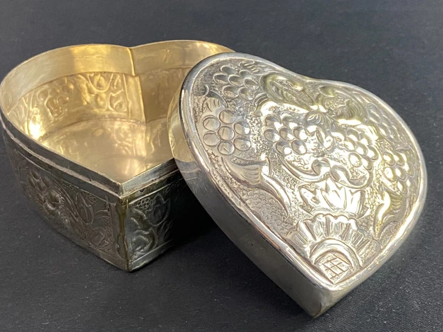BOITE COFFRET FORME de coeur métal décor pampres de vigne et coquille ...