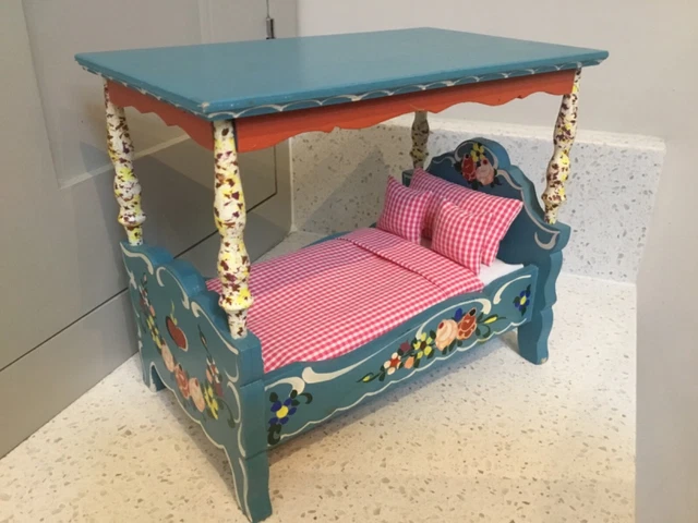 VINTAGE DORA KUHN Dolls House Bed 10th scale EUR 36,88 - PicClick DE