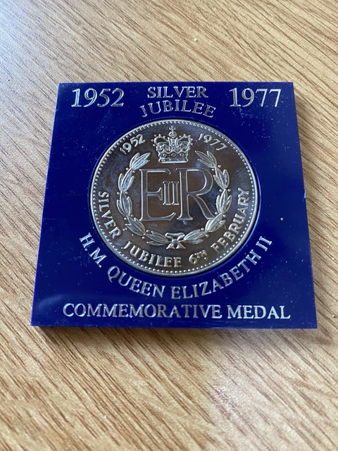 VINTAGE CASED QUEEN Elizabeth II Silver Jubilee Souvenir Medal 1952 ...