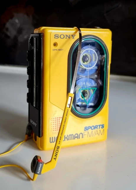 SONY WALKMAN LETTORE di cassette radio sportive WM-F35 + Cuffie Sony MDR W15, funziona EUR 284 ...