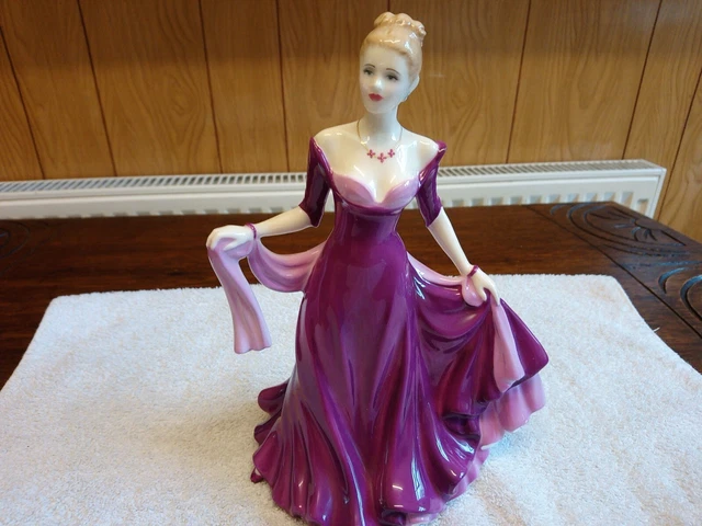 ROYAL DOULTON FIGURINE, Ellie, Lady Of The Year 2003. £40.00 - PicClick UK
