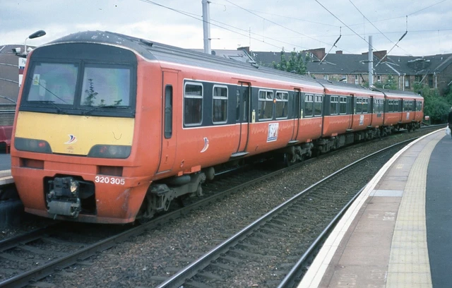 COLOUR SLIDE, CLASS 320, 320305, Strathclyde livery, Aug 03 £1.15 ...