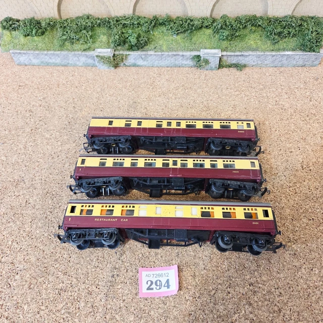 TRI-ANG RAILWAYS OO Gauge Rake Of 3 Coaches Lot. 294 Free Post £19.95 ...