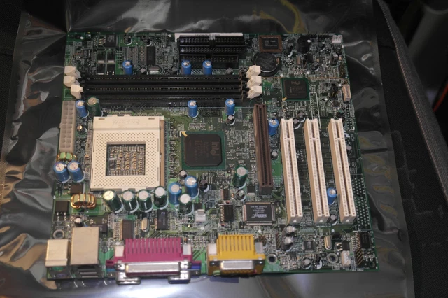 ACER S58M ATX motherboard SOCKET 370 SDRAM AGP PCI VGA intel 815 £39.99 ...