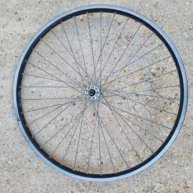 26& MOUNTAIN BIKE Front Wheel Alesa rim on Suntour hub EUR 15,01 ...