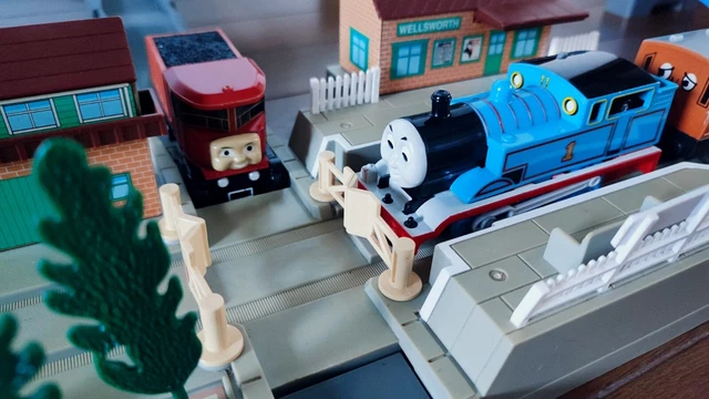 PLARAIL TOMY THOMAS & Friends Thomas and Elizabeth Set stazione di ...