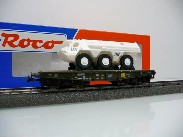 ROCO 46758 H0 Schwerlastwagen Bundeswehr mit UN Fuchs Panzer EUR 31,99 - PicClick DE
