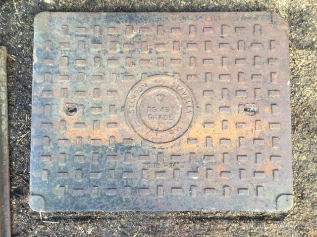 CAST IRON MANHOLE Inspection Cover + Frame BS 497 Grade C Patio Drive ...