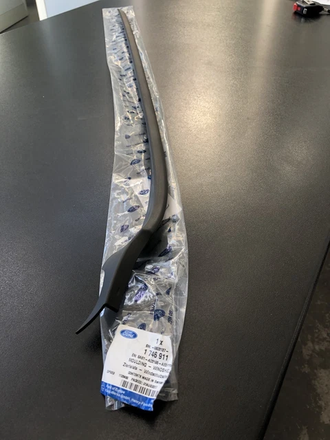 MODANATURA ESTERNA Dx Parabrezza Originale Ford Fiesta Cod.1746910 EUR ...