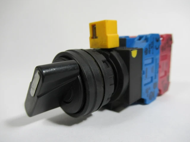 IDEC HW1S-3TF22 SELECTOR Switch 3-Position 2NO 2NC USED $64.99 ...