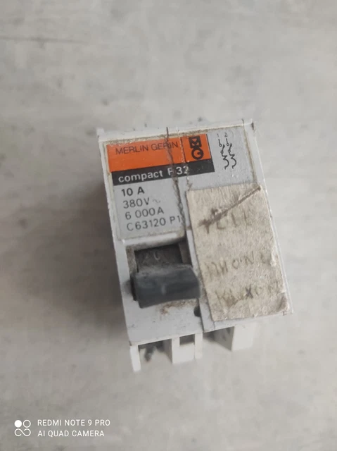 DISJONCTEUR DIFFÉRENTIEL 380V~ merlin gerin compact F32 10A c63120 P1 ...