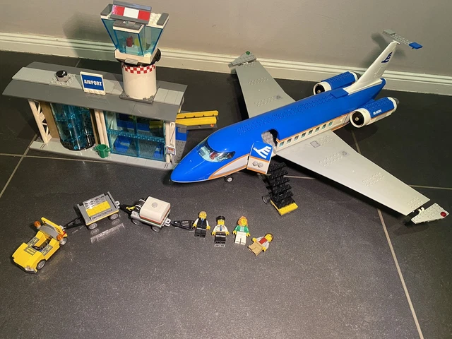 LEGO CITY AIRPORT Passenger Terminal, Set 60104 , 96% Complete (Ret ...
