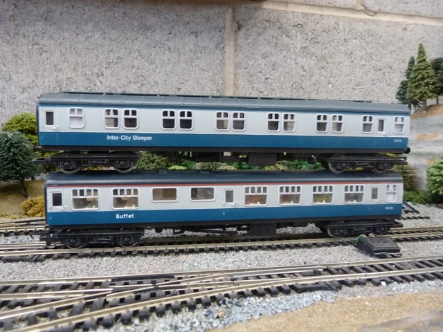 HORNBY BUFFET AND sleeper car coaches for OO gauge model train set £1. ...