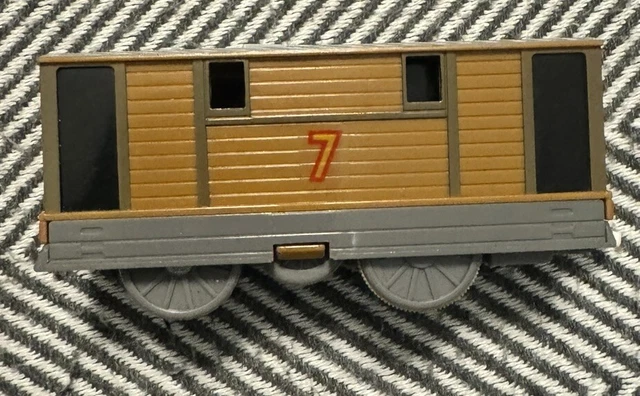 THOMAS TRACKMASTER TRAIN SET MOTORISED ENGINE -TOBY RARE Collectable 7 ...