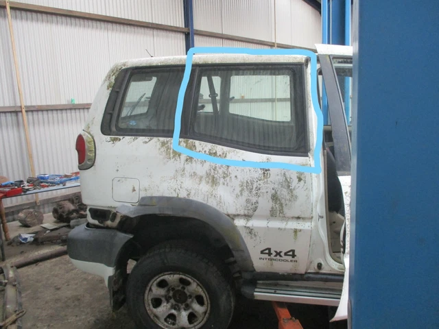 NISSAN TERRANO II rear window glass pane left + right swb 3 door R20 93 ...