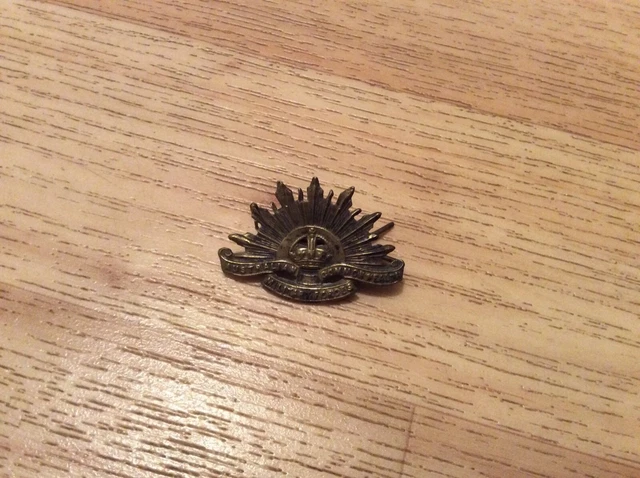 WW2 AUSTRALIAN ARMY Division Commonwealth Military Forces Cap Badge . £ ...