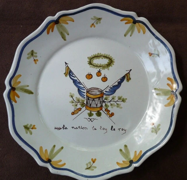 ASSIETTE RÉVOLUTIONNAIRE POLYLOBÉE Nevers W la nation la loy le roy 23 ...