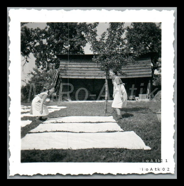 FOTO, RADWJ 16/114 Kelkheim, liegt das Laken auch gerade?, 1940, 5026 ...