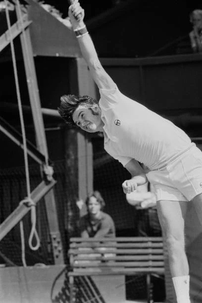 JIMMY CONNORS IN action at the Wimbledon Championships 1975 OLD PHOTO £ ...