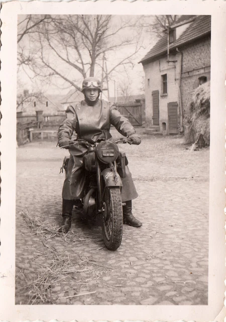 ORG. FOTO: WEHRMACHT Kradmelder mit Mantel Stahlhelm & Brille Krad ...