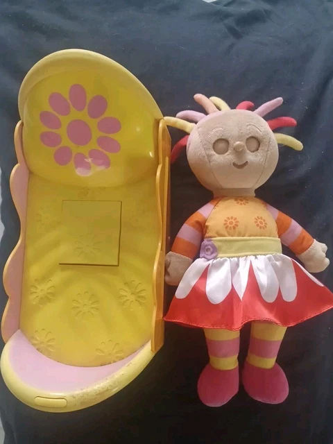 IN THE NIGHT Garden Chase N Play Musical Moving Bed With Upsy Daisy ...