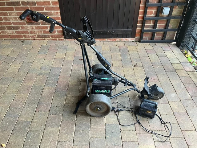 POWAKADDY FREEWAY MOTORISED golf trolley in perfect working order £63. ...