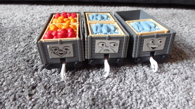 TOMY TRACKMASTER THOMAS Troublesome Trucks x3 with Food Cargo £12.50 - PicClick UK