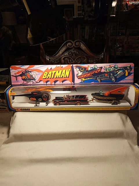 CORGI GIFT SET 40 Batman's Batmobile Red Piping, Batboat Trailer ...
