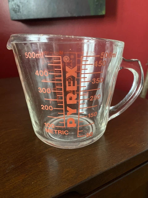 VINTAGE PYREX MEASURING Cup D-Handle 516 2 cups One tiny chip $8.00 ...