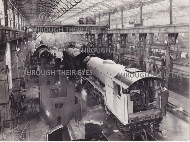 PHOTO BRITISH RAILWAY Doncaster Works repairing steam locomotives 1948 ...