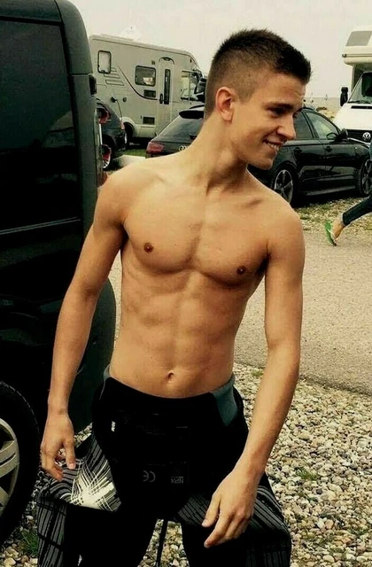 SHIRTLESS MALE BEEFCAKE Muscular Young Hunk Jock Smiling Dude PHOTO 4X6 ...