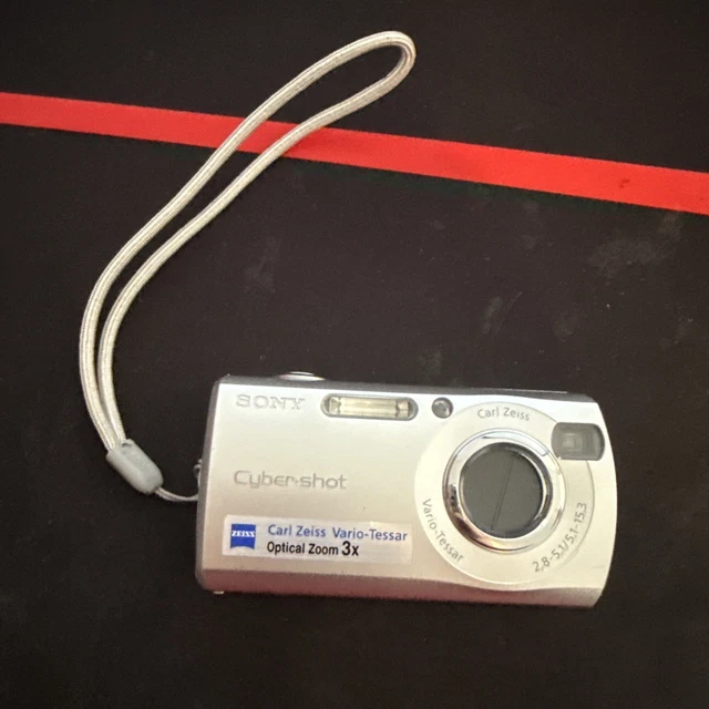 SONY CYBER-SHOT DSC-S40 Digital Camera Carl Zeiss Lens Optical Zoom ...