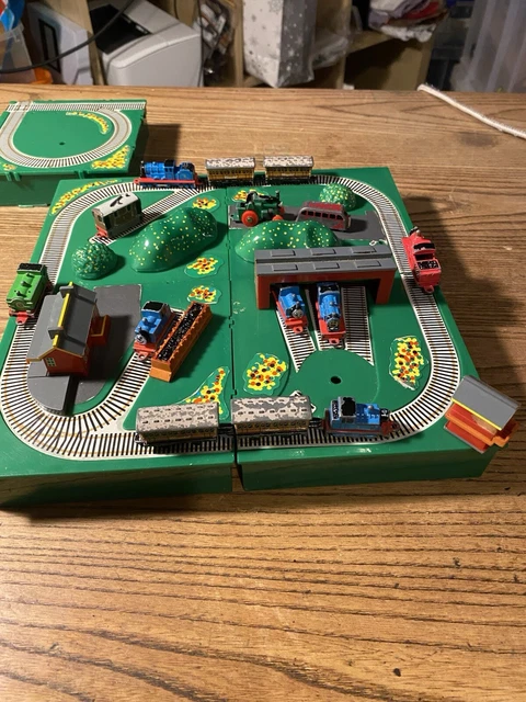 RARE VINTAGE ERTL miniature Thomas the tank engine and friends trains ...