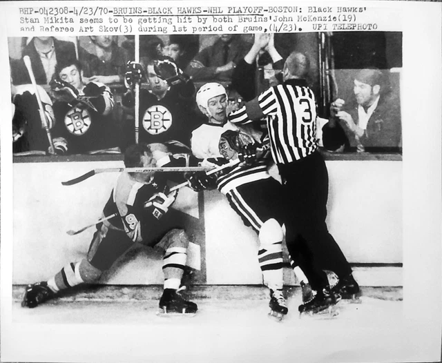 1970 NHL HOCKEY Photo Stan Mikita Johnny Mckenzie Chicago Blackhawks ...