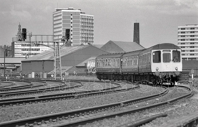 ORIGINAL 35MM B&W Negative BR Class 110 DMU at Leeds 1980s £4.50 ...