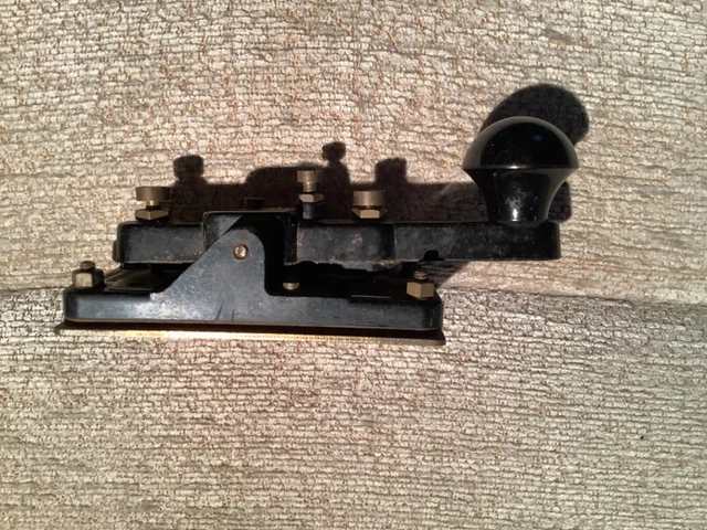 BRITISH ARMY WWLL Bakelite Morse Code key WT 8 AMP no 2 MK lll £35.00 ...