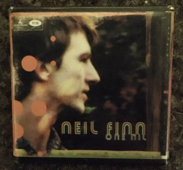 VINTAGE BADGE NEIL Finn Nil fun 2001 Collectors Crowded House £0.99 ...
