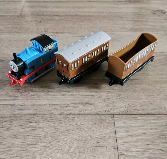 MERIT THOMAS TANK Engine Annie & Clarabel £9.99 - PicClick UK