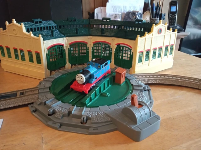 THOMAS AND FRIENDS Trackmaster Tidmouth Sheds Set - Complete £32.99 ...