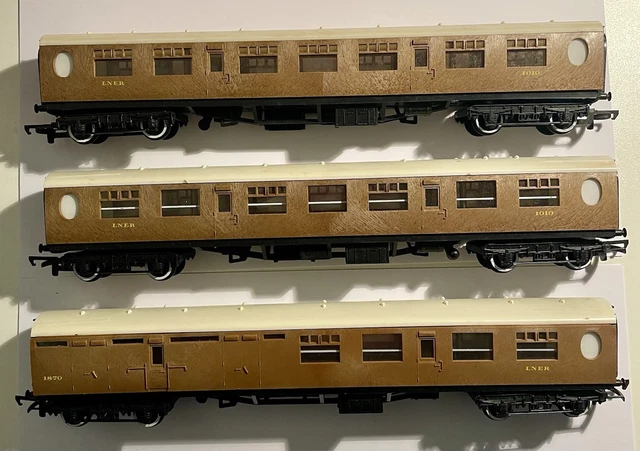 HORNBY OO LNER 3rd class coaches X 3 ( 1 is brake & 3rd) £21.50 ...