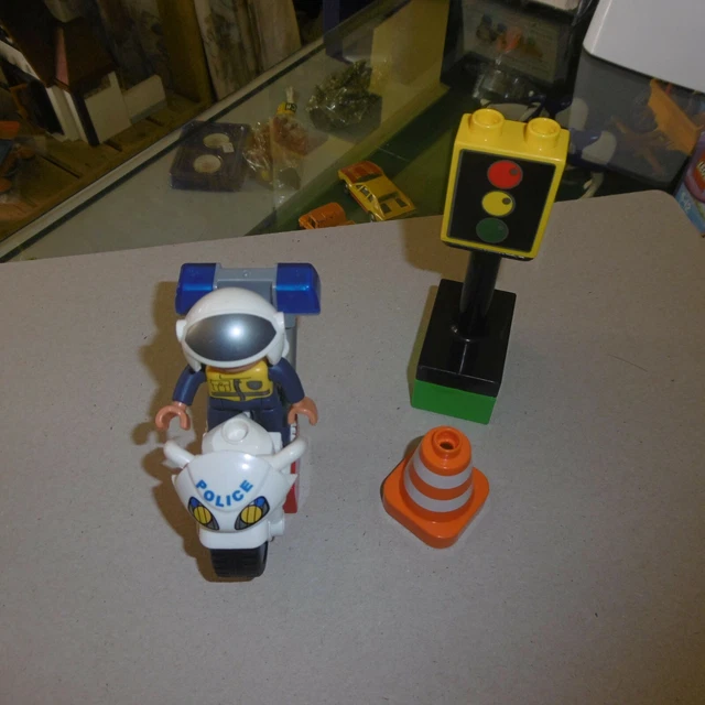 LEGO DUPLO 5679 Police Officer with Motorcycle, Motorcycle Policeman ...