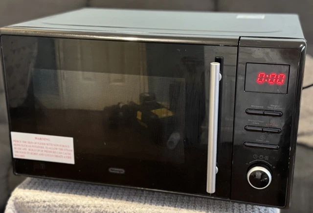 DELONGHI AM925NGN 900W Enamel Cavity Solo Microwave AM9 - Black £74.99 ...
