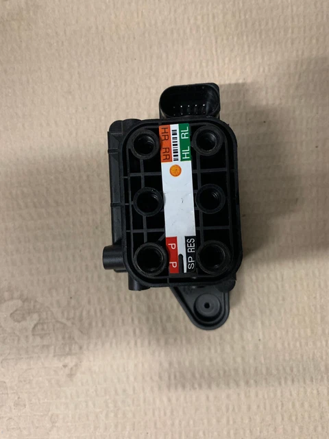 JAGUAR XJ X351 Air Suspension Valve Block C2D10526 AW933B486AA £0.99 ...