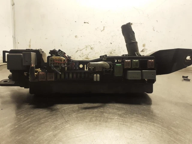 9008087030 CAJA RELES / Fusibles pour TOYOTA COROLLA VERSO (R1) * 2005 ...