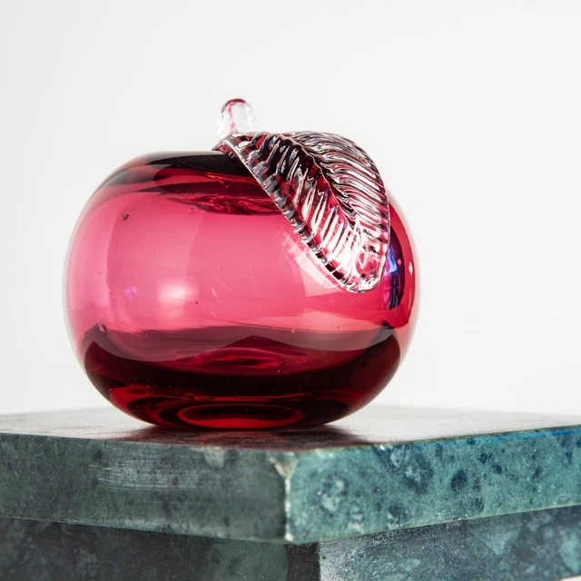 VINTAGE ROSSI HANDBLOWN Cranberry Art Glass Apple Pink Paperweight $30. ...