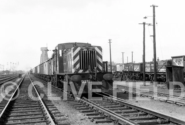 RAILWAY PHOTOGRAPH 6X4 Diesel loco D2752 Haymarket 1960. £2.95 ...