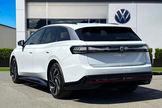 2025 VOLKSWAGEN ID7 Pro 77kWh Match Plus Tourer Auto 5dr Estate ...