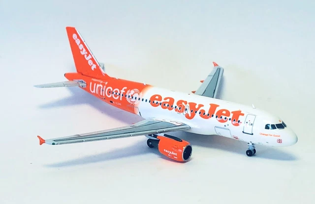 AIRBUS A319 EASYJET UNICEF Livery Collectors Model Scale 1:400 G-EZIO ...